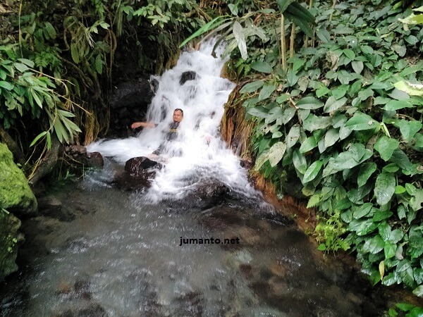 Way Bekhak, Pemandian Mata Air dan Air Terjun Mini JERNIH!